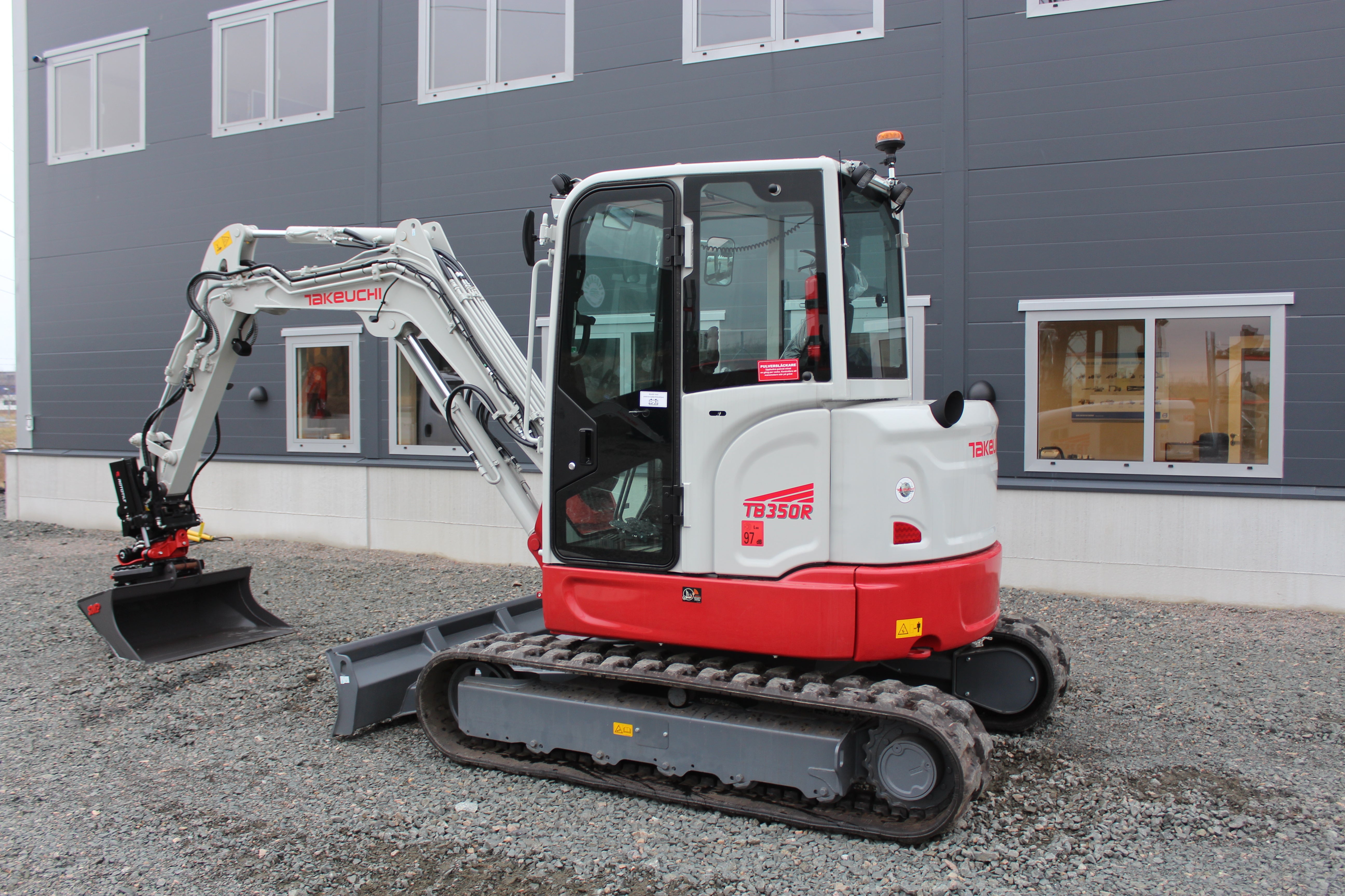 Bandgrävare - Takeuchi TB350R - Uthyrning – Mega Maskin