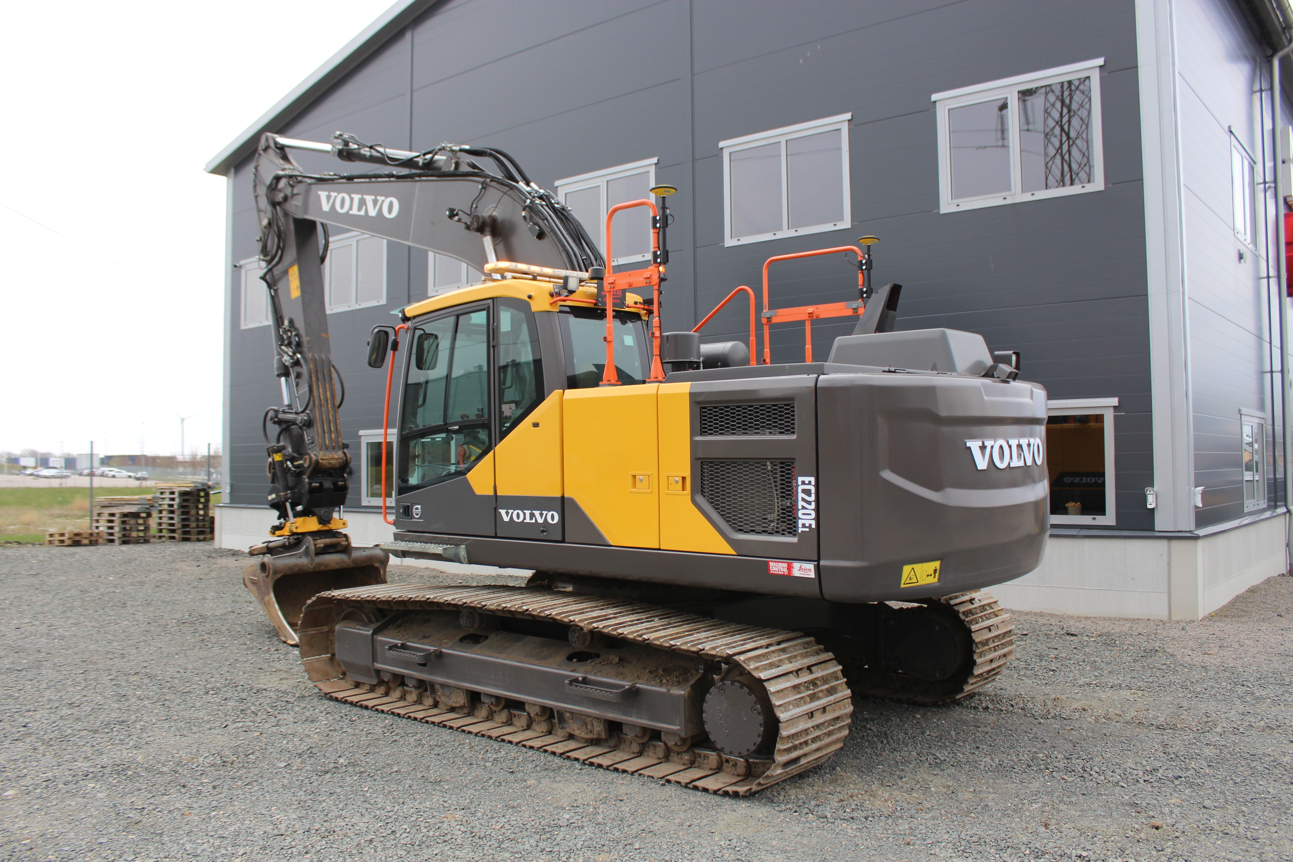 Bandgrävare - Volvo EC220EL - Uthyrning – Mega Maskin